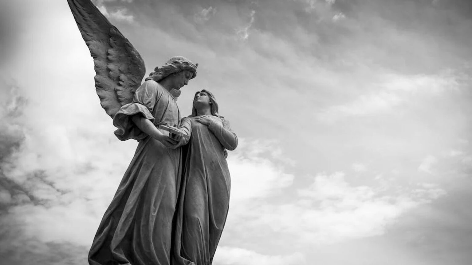 How Many Angels Were Present At Jesus’ Tomb? - Cold Case Christianity